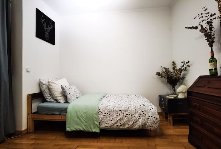 Chambre Espace Travail à Roissy Aéroport Cdg - Tremblay-en-France