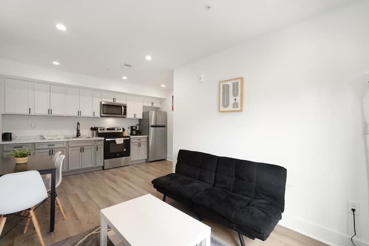 Petworth Stylish Unit With Relaxing Courtyard View - Takoma Park, MD