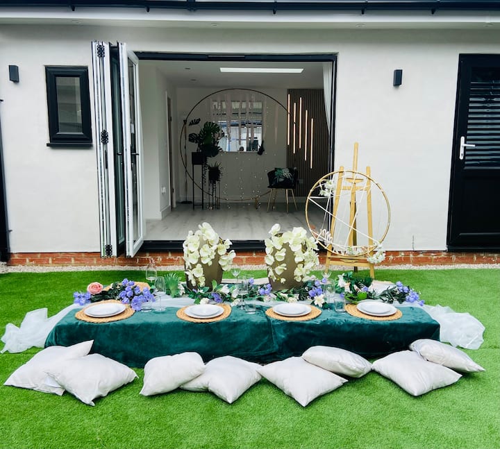 Modern Event Space|birthday|shower|movienight&more - Hertfordshire