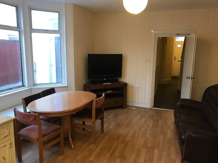 Double Downstairs Bedroom - Southend-on-Sea