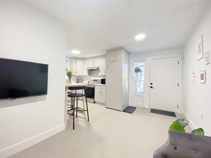 *New* 2br Guest Suite 15min 2 Dt W/parking - Vancouver
