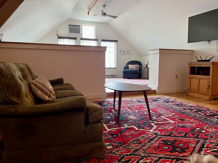 Large Loft Studio In Village - Lake Placid, NY