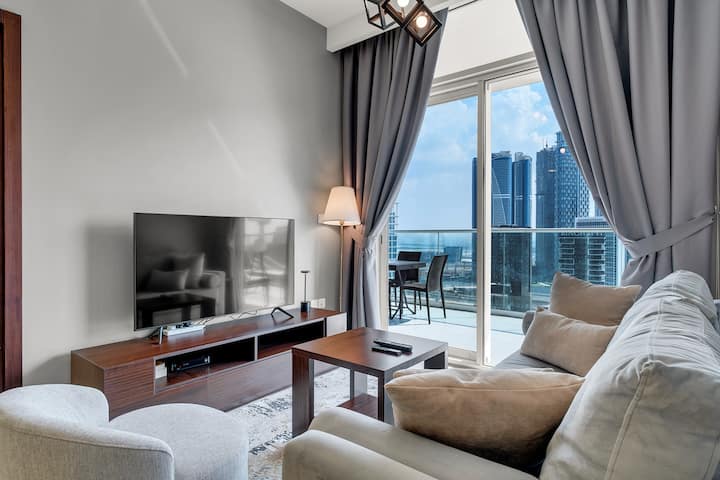 Cozy High Floor 2-bedroom With Canal View - Dubai