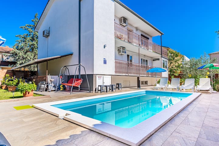 Apartment 2 With Pool - Pula