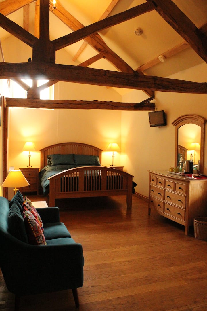Room 5: A Little Bit Of Luxury - Llandovery