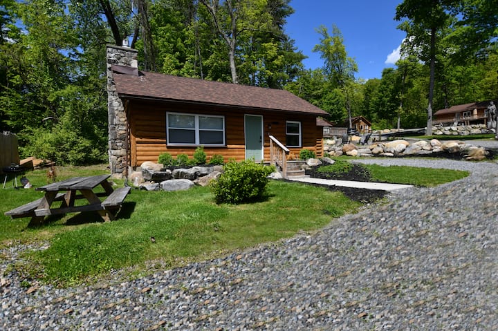 Walk To Beach - Close To Town - Pet Friendly Cabin - Lake George, NY