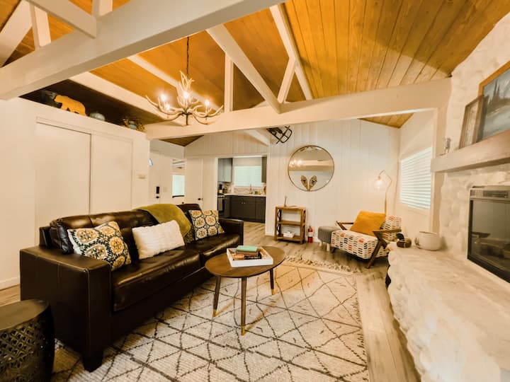 Remodeled Crestline Cabin Near Creek & Lake - Crestline, CA