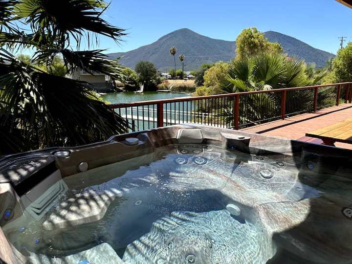 Lakefront 4 Bdrm With Huge Dock And Hot-tub; Views - Clearlake, CA