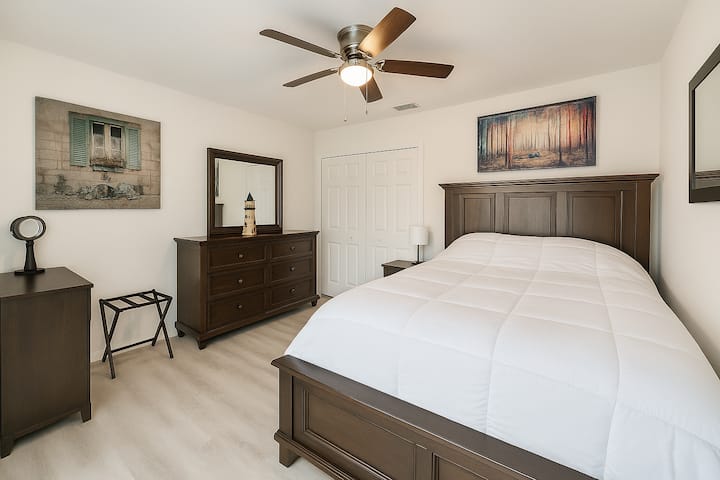 Modern Home With Bbq & Fishing Near The Villages - Lake Weir, FL