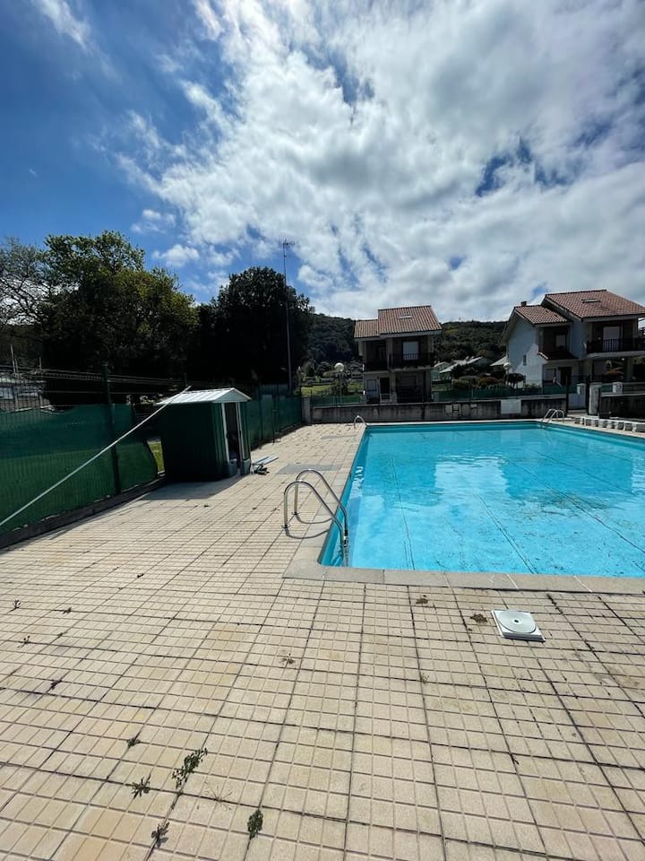 Chalet En Urbanización Con Piscina - Isla