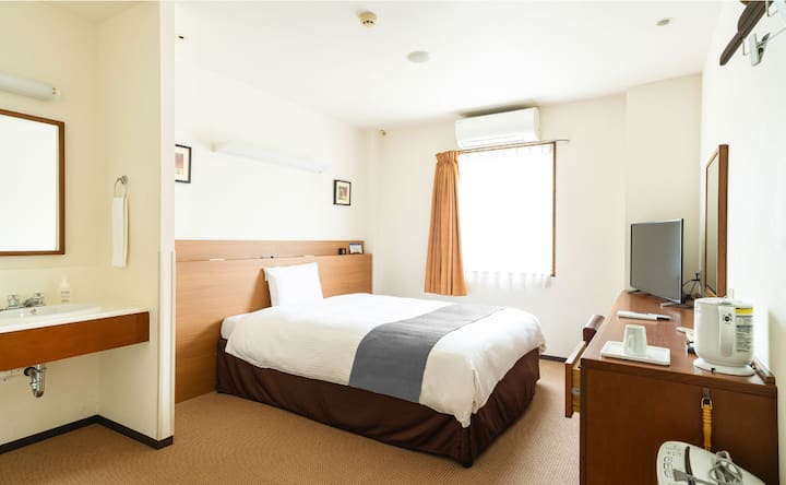 【Near Sta.】1 Queen Bed/breakfast/non-smoking/2ppl - 竹原市