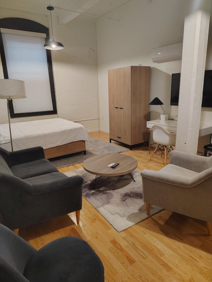 Trumbull Lux Boutique Large Private Loft Elevator - Hartford, CT