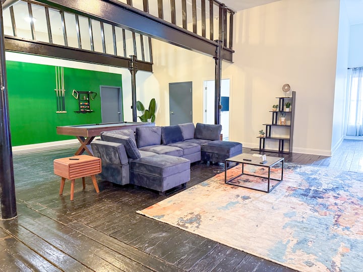 Premium Cozy 5br Suite | Pool Table Near Mccormick - Chicago, IL