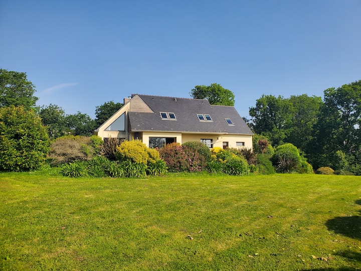 Grande Et Belle Maison Familiale Proche De La Côte - Bretagne