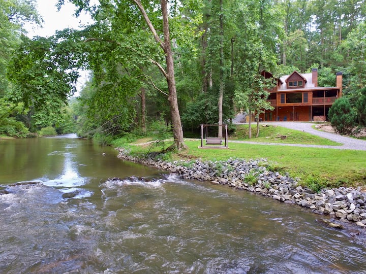 *Waterfront* Arcade, Hot Tub, Wi-fi, Pool Table - Ellijay, GA