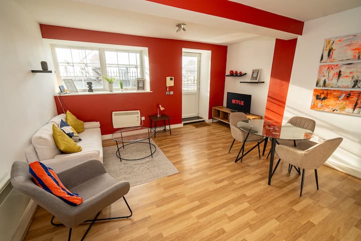 Urban Comfort: Stylish 2-bed Apartment - The Mumbles