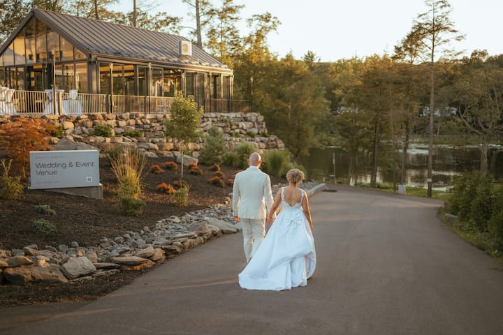 Wedding Venue Pocono / Gazebo, Mansion, 5 Chalets - Tannersville, PA