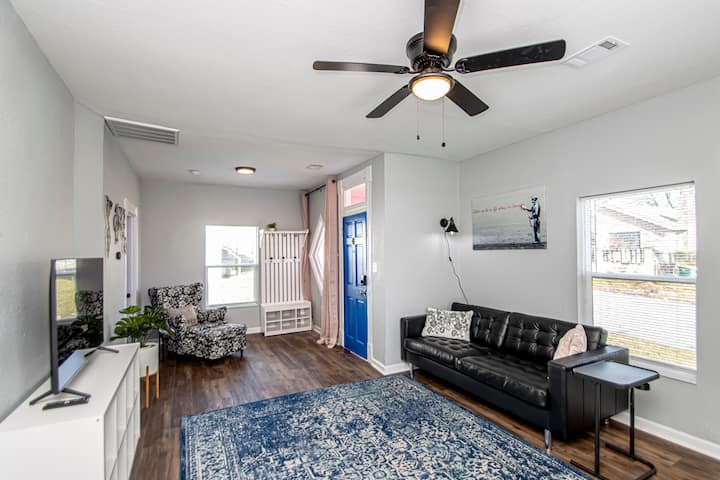 Little Pink House - Cute 2-bed Home Near Downtown - Little Rock, AR