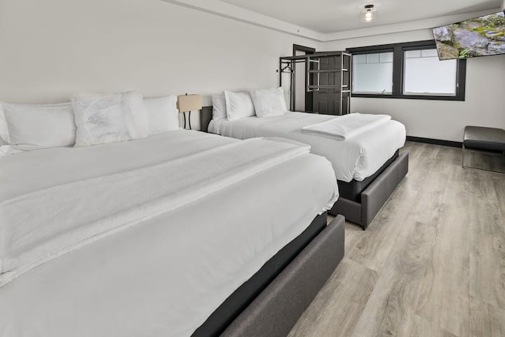 Double Queen Suite (No Pets) - Ellensburg, WA