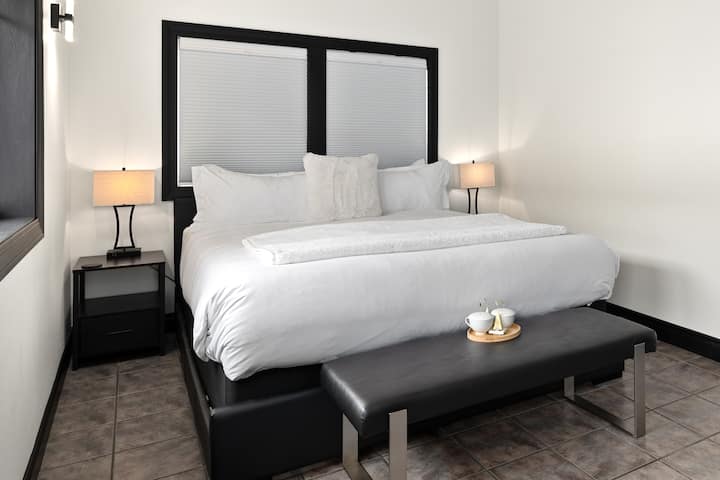 King Suite (No Pets) - Ellensburg, WA