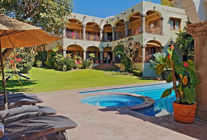 Casa Della Nonna
- Alberca Y Jacuzzi Con Caldera - Cuernavaca