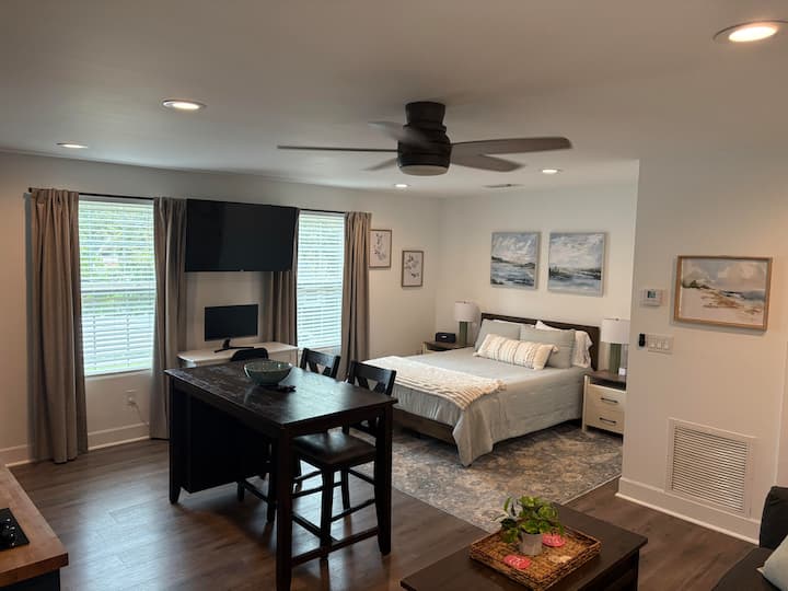 Charming Studio-crescent Heights- Private Entrance - St. Petersburg, FL