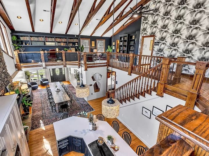 Boutique Hotel-like Home On 20 Acre, 10 Guestrooms - Winston-Salem, NC