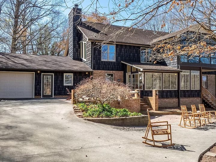 Boutique Hotel-like Retreat Ctr On 20 Acres - Winston-Salem, NC