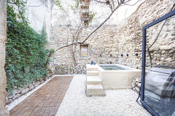 Art Studio Turned Apartment + Private Garden - Camargue