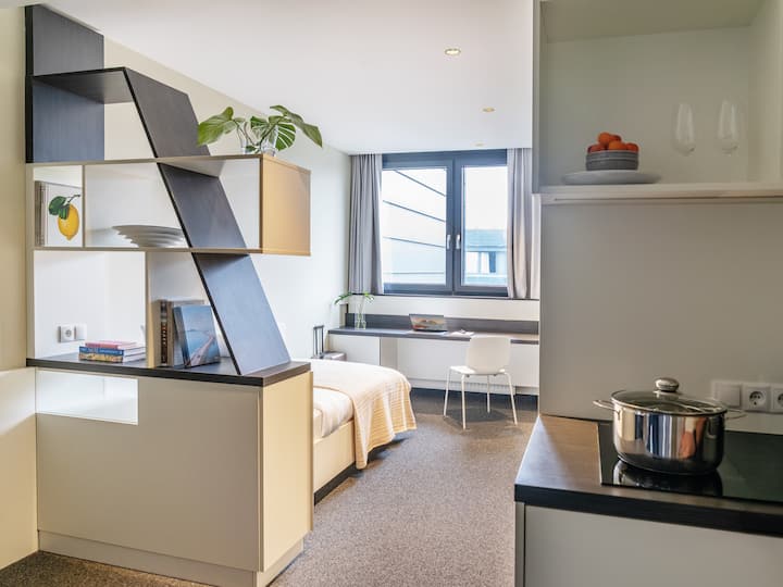 Numa | Medium Studio W/ Kitchenette & Single Bed - Munich