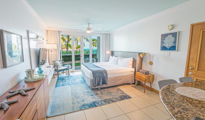 Coastal Summer Villa: Pool*hottub*kitchen*patio - San Juan