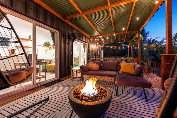 Private Art Container | Firepit | Deck|near Dt Atx - Austin, TX