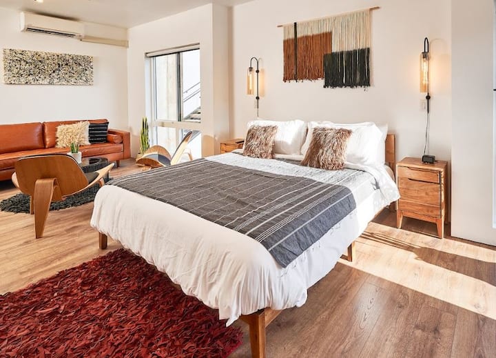 The Iconica - # 1 Studio Vacation Rental - White Salmon, WA