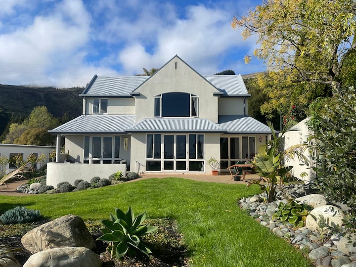 Views, Space And Sunshine - Brightwater