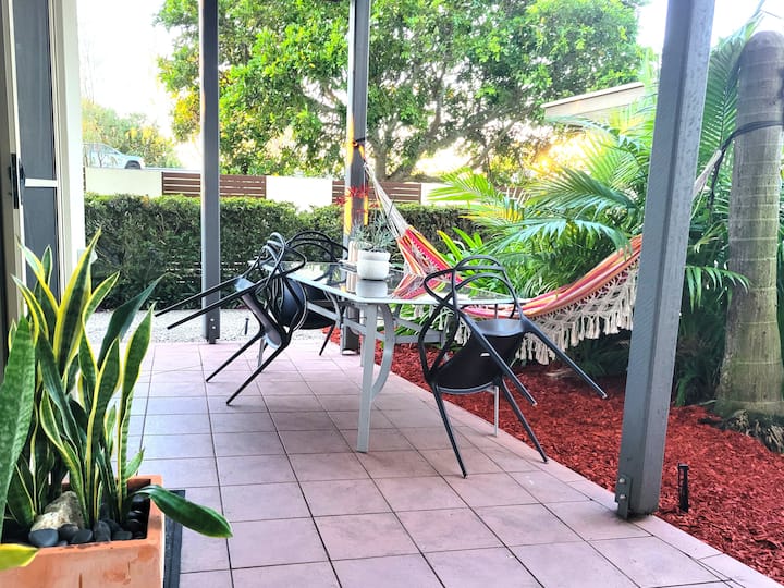 Beach-side One Bedroom Flat Retreat - Sunshine Coast