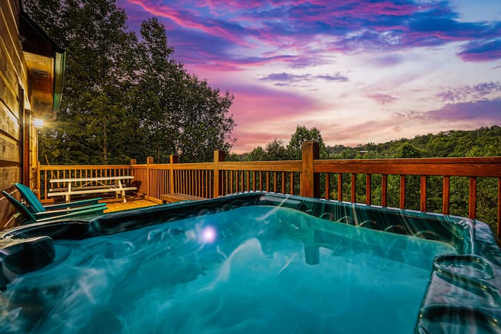 Scenic• Hottub• Game Room• Pool Table• Ev• Private - Gatlinburg, TN