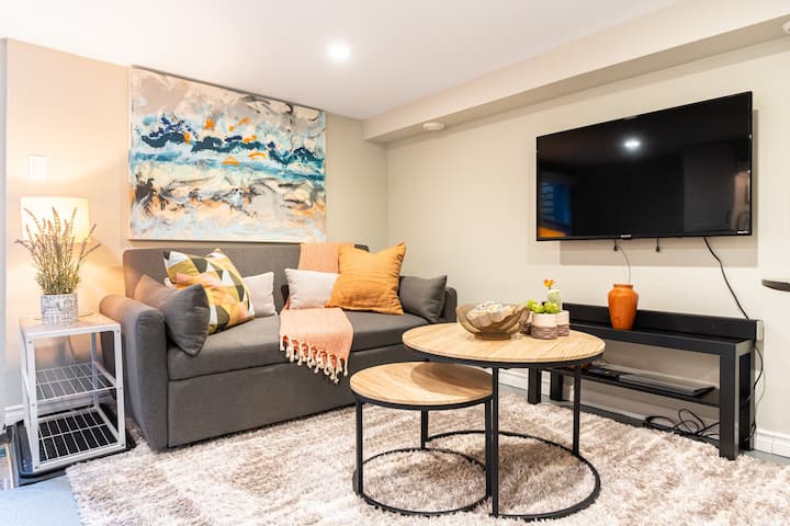 Cozy Basement Pad - Leslieville - Toronto