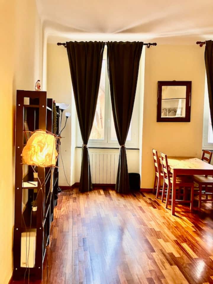 Charming Piazza Delle Erbe Apartment - Genoa