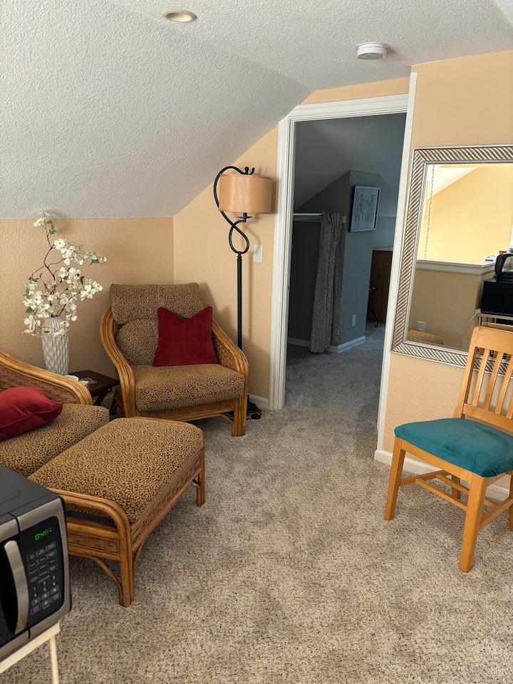 Freeman House Upper Floor Suite - Eugene, OR