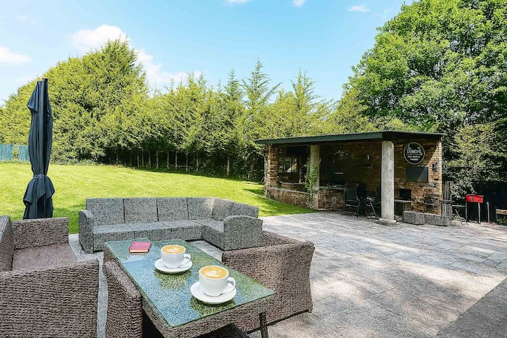 2 Br Barn Apt • 2 Acre  • Free  Parking  To 7.5t - Bromley