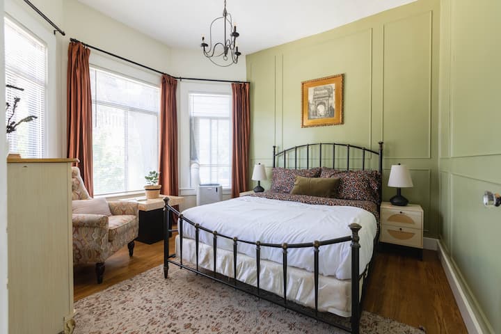 1898 Victorian By The River In West Sac - West Sacramento, CA