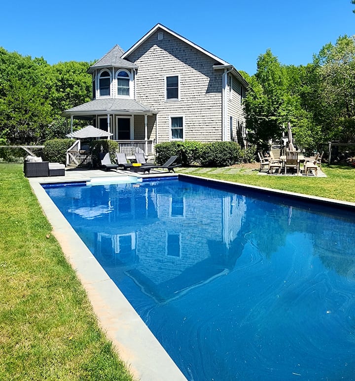 Private Hamptons Escape With Large Pool & Hot Tub - Hampton Bays, NY