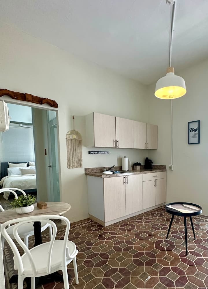 House Lotus | Cozy One Bed Apt - San Juan