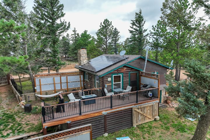 Come To The Hideout! Hot Tub, Fire Pits & Views! - Woodland Park, CO