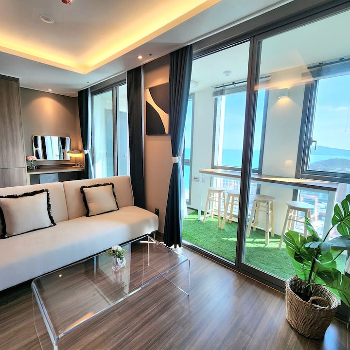 L32-2[newly Built][초고층오션뷰/핵심번화가/해변5분/지하철역3분/짐보관] - Busan