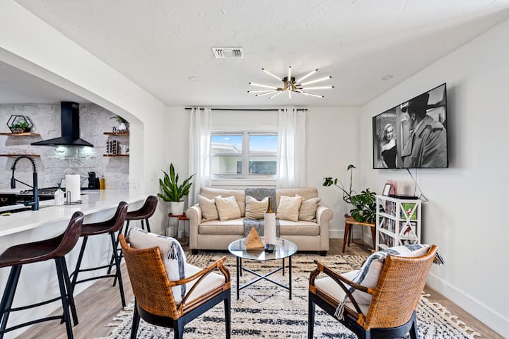 The Marilyn • Designer 3br Near Beach (Sleeps 10) - Palm Beach, FL
