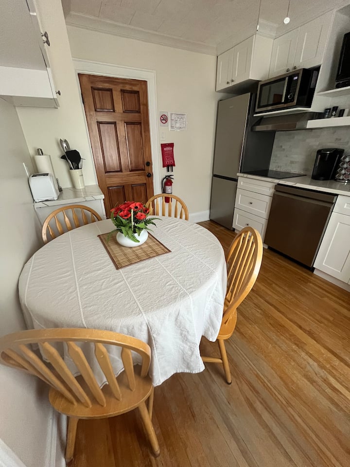 Downtown Suites With Kitchen/laundry - North Bay