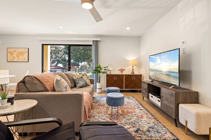 Gorgeous Chic 1br Spacious Santa Monica Beach Gem - Santa Monica, CA