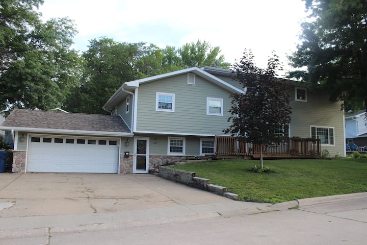 Six Bedroom House In Pella - Lake Red Rock, IA
