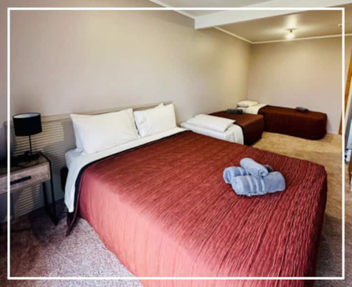 Budget Family Motel Unit - Sleeps 4 - Unit 3 - National Park - New Zealand